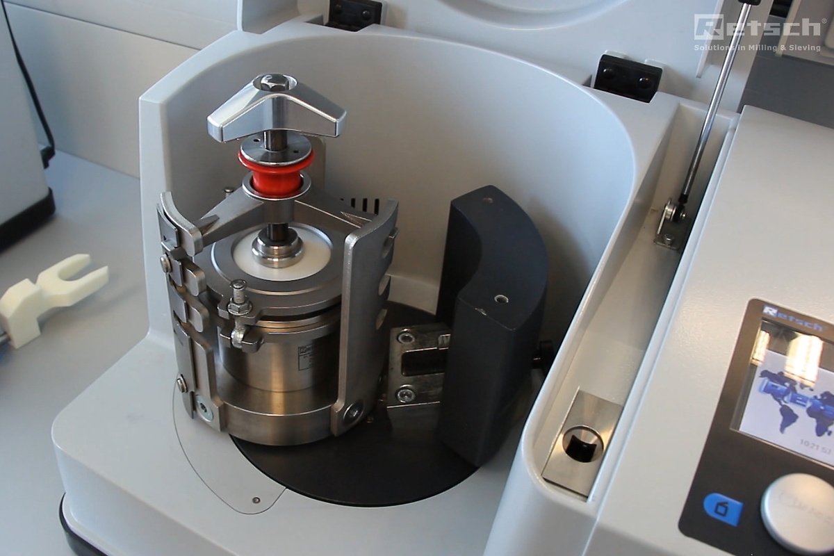 Planetarny młyn PM 200 - młyny kulowe - Retsch